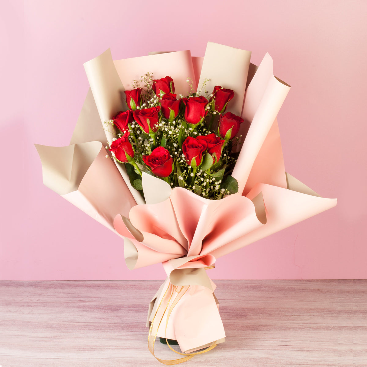 Hand Tied Bouquet Delivery Of 12 Red Roses – Shamuns Flowers